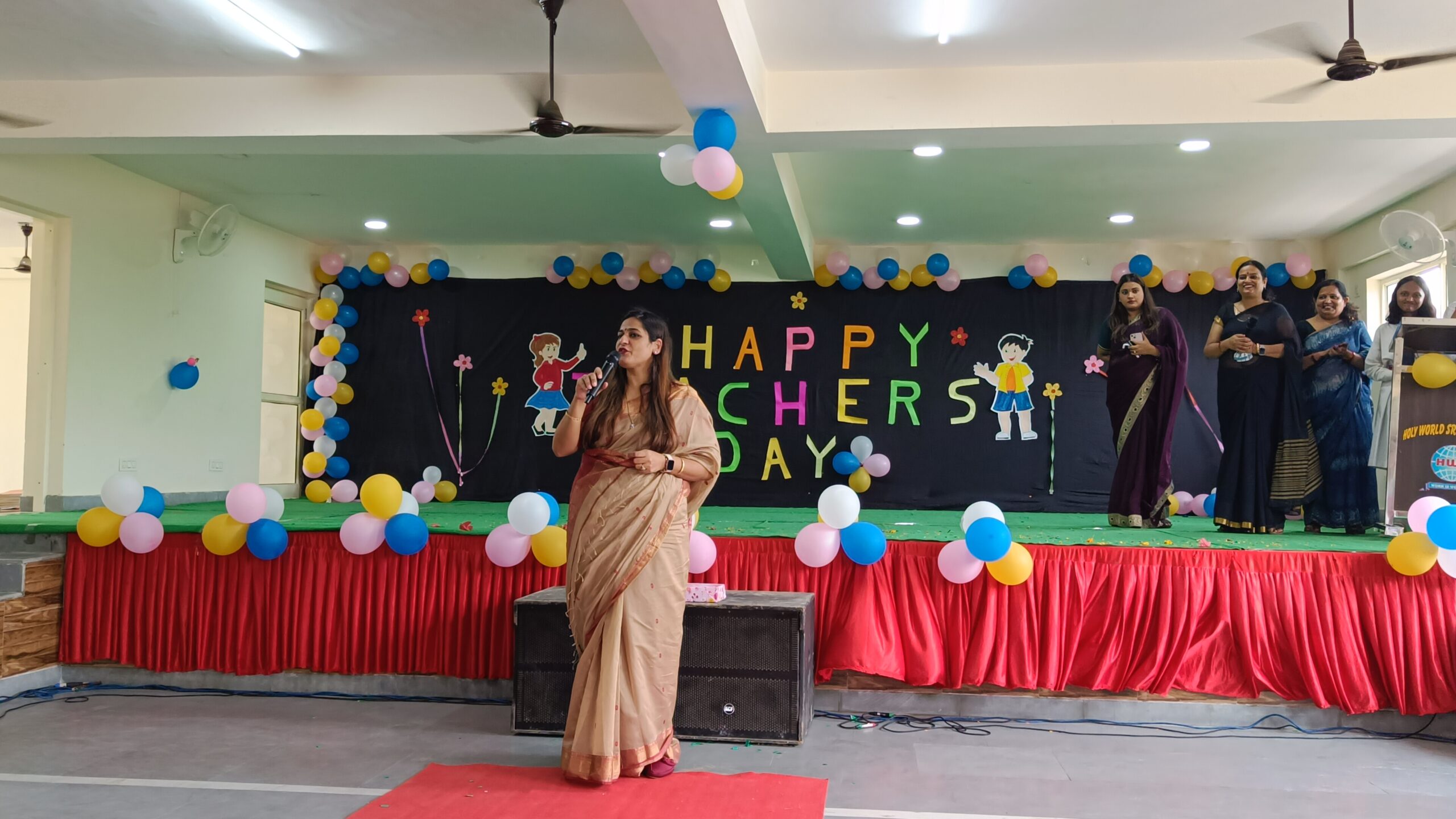 Gallery | HOLY WORLD SCHOOL