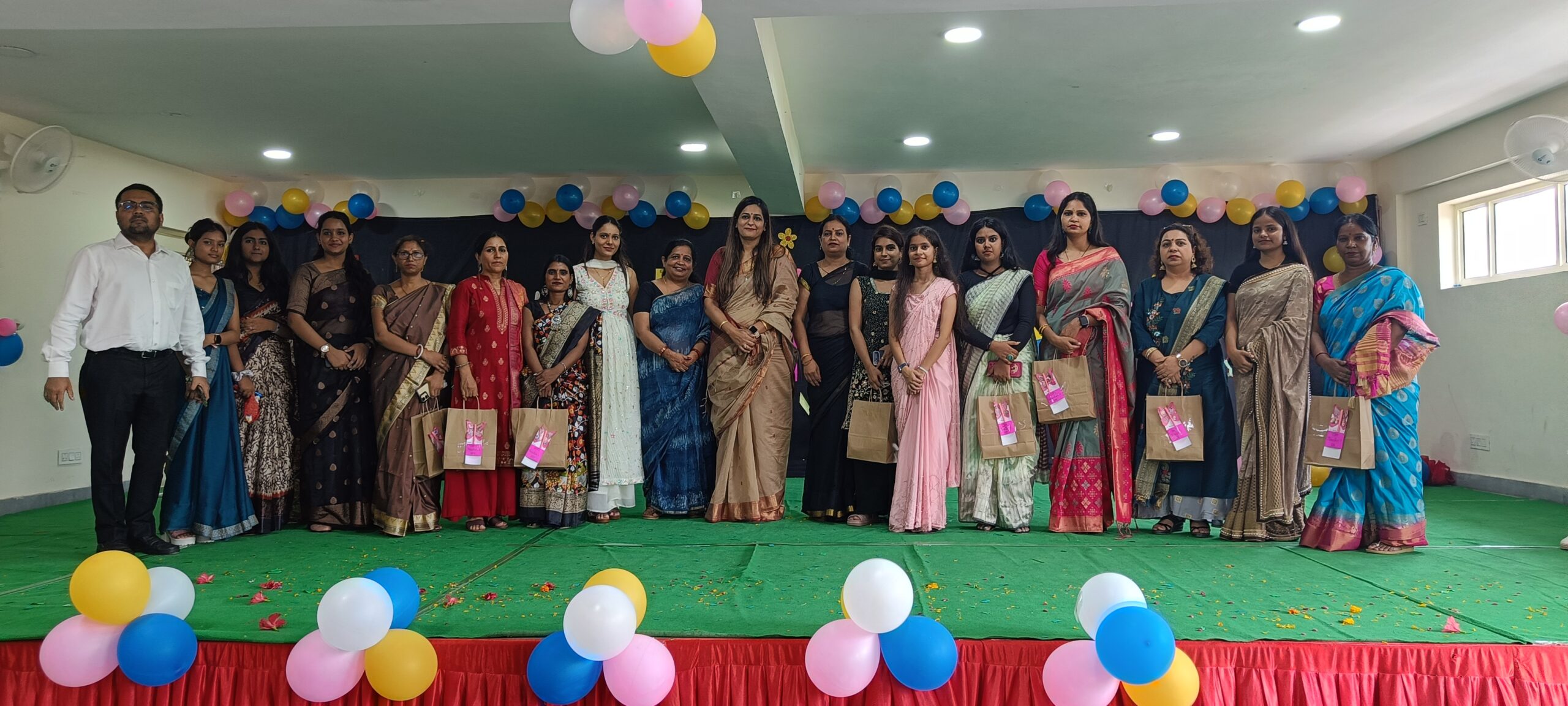 Gallery | HOLY WORLD SCHOOL
